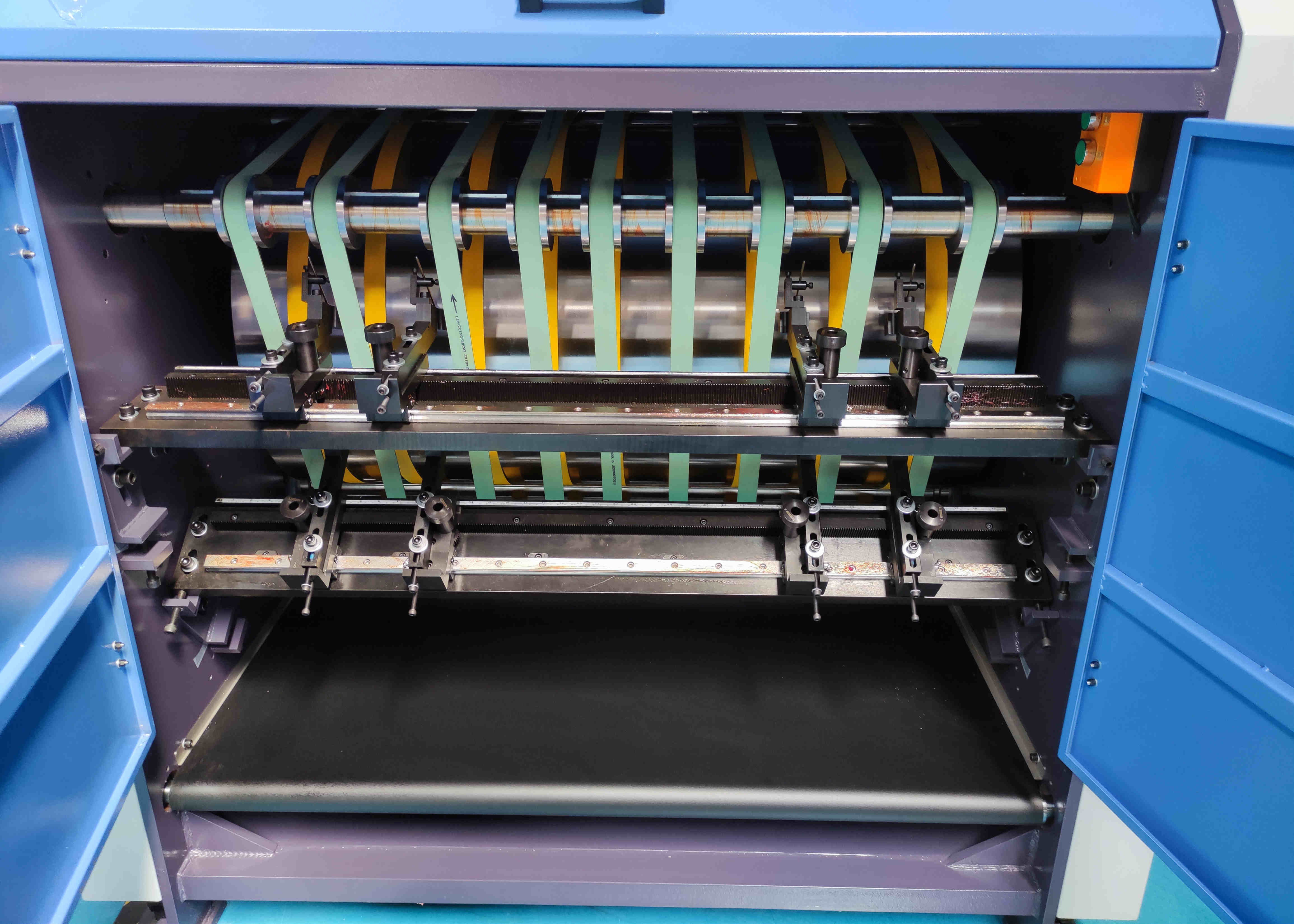 1250Kg Cardboard Slotting Machine For Rigid Gift Box L2050XW1520XH1350mm